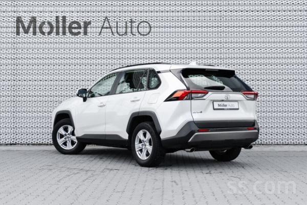 White Toyota RAV4 2026 in Riga, with an engine capacity of 2.00 L and mileage of 93 thousand km for 26050 €, photo 3 on AUTOMOTO.COM.LV