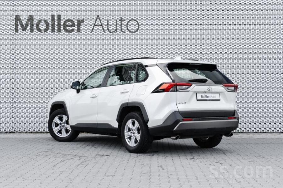 White Toyota RAV4 2026 in Riga, with an engine capacity of 2.00 L and mileage of 93 thousand km for 26050 €, photo 4 on AUTOMOTO.COM.LV