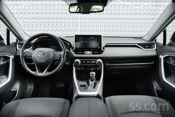White Toyota RAV4 2026 in Riga, with an engine capacity of 2.00 L and mileage of 93 thousand km for 26050 €, photo 6 on AUTOMOTO.COM.LV
