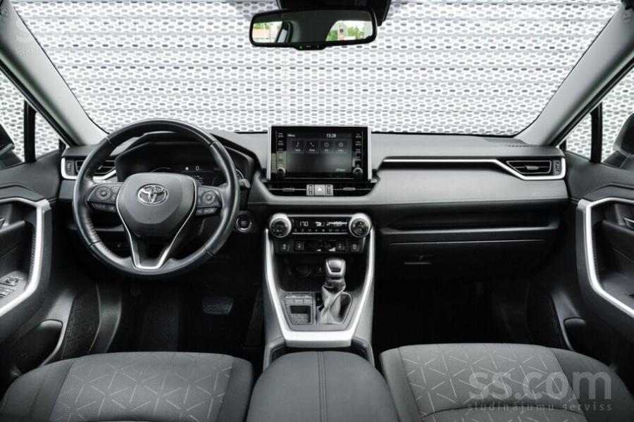 White Toyota RAV4 2026 in Riga, with an engine capacity of 2.00 L and mileage of 93 thousand km for 26050 €, photo 7 on AUTOMOTO.COM.LV