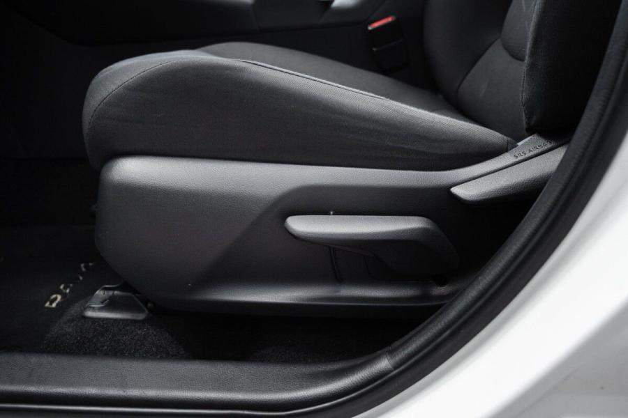 Balts Toyota RAV4 2026 Mārupe, ar dzinēja tilpumu 2.00 L un nobraukumu 93 tūkst. km par 26050 €, foto 9 vietnē AUTOMOTO.COM.LV