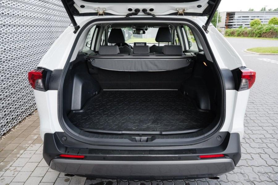 Balts Toyota RAV4 2026 Mārupe, ar dzinēja tilpumu 2.00 L un nobraukumu 93 tūkst. km par 26050 €, foto 17 vietnē AUTOMOTO.COM.LV