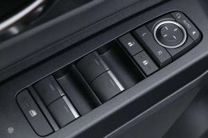 Balts Toyota RAV4 2026 Viļņa, ar dzinēja tilpumu 1.99 L un nobraukumu 1 tūkst. km par 50500 €, foto 25 vietnē AUTOMOTO.COM.LV