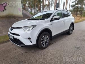 Balts Toyota RAV4 2016 Ventspils, ar dzinēja tilpumu 2.50 L un nobraukumu 233 tūkst. km par 16000 €, foto  vietnē AUTOMOTO.COM.LV