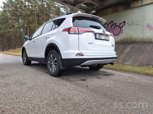 Balts Toyota RAV4 2016 Ventspils, ar dzinēja tilpumu 2.50 L un nobraukumu 233 tūkst. km par 16000 €, foto 2 vietnē AUTOMOTO.COM.LV
