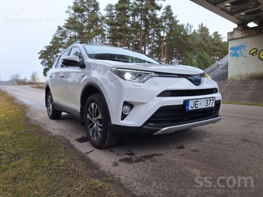 Balts Toyota RAV4 2016 Ventspils, ar dzinēja tilpumu 2.50 L un nobraukumu 233 tūkst. km par 16000 €, foto 8 vietnē AUTOMOTO.COM.LV