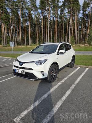 Balts Toyota RAV4 2018 Rīga, ar dzinēja tilpumu 2.50 L un nobraukumu 100 tūkst. km par 25099 €, foto  vietnē AUTOMOTO.COM.LV