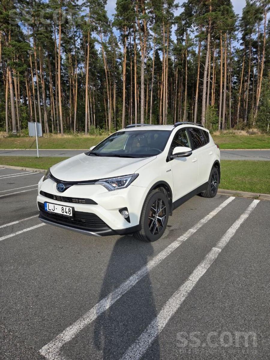 Balts Toyota RAV4 2018 Rīga, ar dzinēja tilpumu 2.50 L un nobraukumu 100 tūkst. km par 25099 €, foto 1 vietnē AUTOMOTO.COM.LV