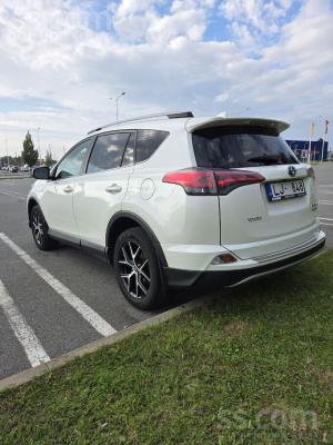 Balts Toyota RAV4 2018 Rīga, ar dzinēja tilpumu 2.50 L un nobraukumu 100 tūkst. km par 25099 €, foto 3 vietnē AUTOMOTO.COM.LV
