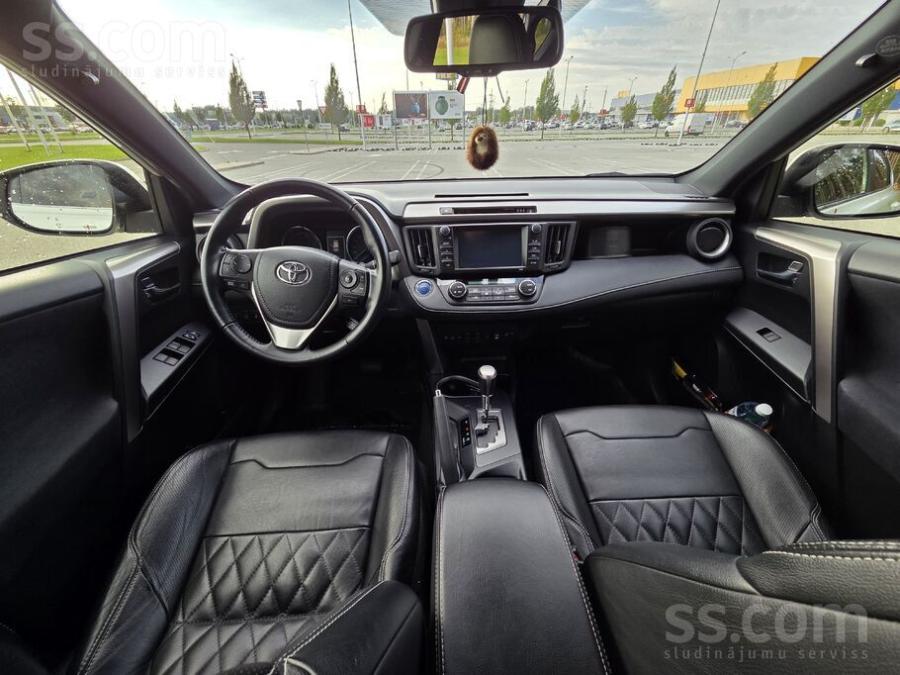Balts Toyota RAV4 2018 Rīga, ar dzinēja tilpumu 2.50 L un nobraukumu 100 tūkst. km par 25099 €, foto 4 vietnē AUTOMOTO.COM.LV