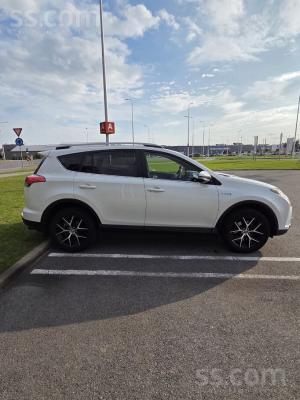 Balts Toyota RAV4 2018 Rīga, ar dzinēja tilpumu 2.50 L un nobraukumu 100 tūkst. km par 25099 €, foto 8 vietnē AUTOMOTO.COM.LV