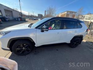 White Toyota RAV4 2020 in Riga, with an engine capacity of 2.50 L and mileage of 120 thousand km for 23900 €, photo  on AUTOMOTO.COM.LV