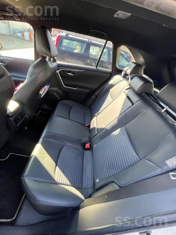 Balts Toyota RAV4 2020 Rīga, ar dzinēja tilpumu 2.50 L un nobraukumu 120 tūkst. km par 23900 €, foto 6 vietnē AUTOMOTO.COM.LV
