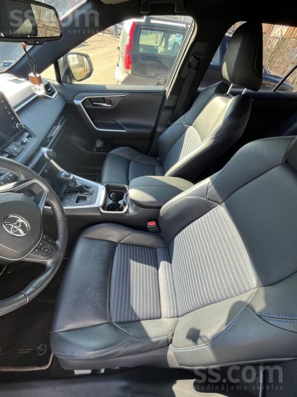 Balts Toyota RAV4 2020 Rīga, ar dzinēja tilpumu 2.50 L un nobraukumu 120 tūkst. km par 23900 €, foto 7 vietnē AUTOMOTO.COM.LV