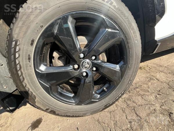 Balts Toyota RAV4 2020 Rīga, ar dzinēja tilpumu 2.50 L un nobraukumu 120 tūkst. km par 23900 €, foto 10 vietnē AUTOMOTO.COM.LV
