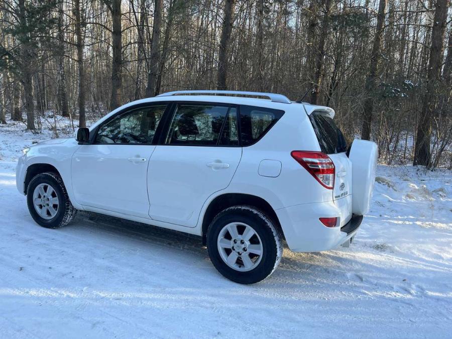 Balts Toyota RAV4 2011 Šauļi, ar dzinēja tilpumu 2.23 L un nobraukumu 320 tūkst. km par 4750 €, foto 5 vietnē AUTOMOTO.COM.LV