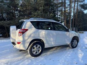 Balts Toyota RAV4 2011 Šauļi, ar dzinēja tilpumu 2.23 L un nobraukumu 320 tūkst. km par 4750 €, foto 6 vietnē AUTOMOTO.COM.LV