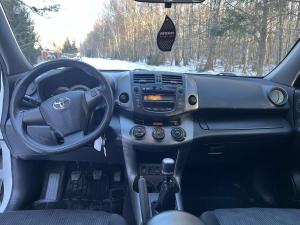 Balts Toyota RAV4 2011 Šauļi, ar dzinēja tilpumu 2.23 L un nobraukumu 320 tūkst. km par 4750 €, foto 10 vietnē AUTOMOTO.COM.LV