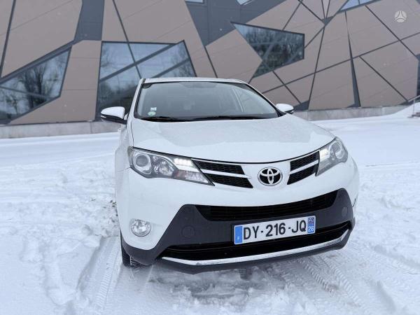 Balts Toyota RAV4 2015 Šauļi, ar dzinēja tilpumu 2.20 L un nobraukumu 234 tūkst. km par 10200 €, foto 4 vietnē AUTOMOTO.COM.LV
