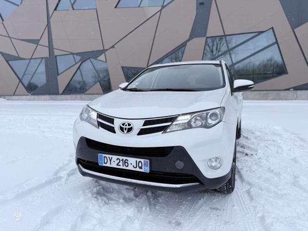 Balts Toyota RAV4 2015 Šauļi, ar dzinēja tilpumu 2.20 L un nobraukumu 234 tūkst. km par 10200 €, foto 6 vietnē AUTOMOTO.COM.LV