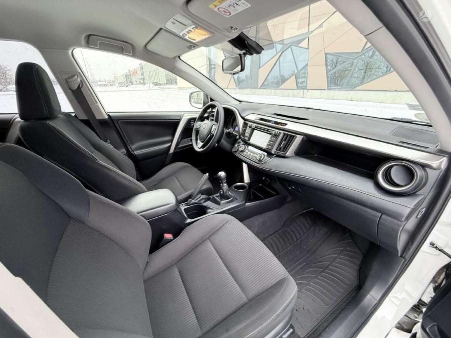 Balts Toyota RAV4 2015 Šauļi, ar dzinēja tilpumu 2.20 L un nobraukumu 234 tūkst. km par 10200 €, foto 21 vietnē AUTOMOTO.COM.LV