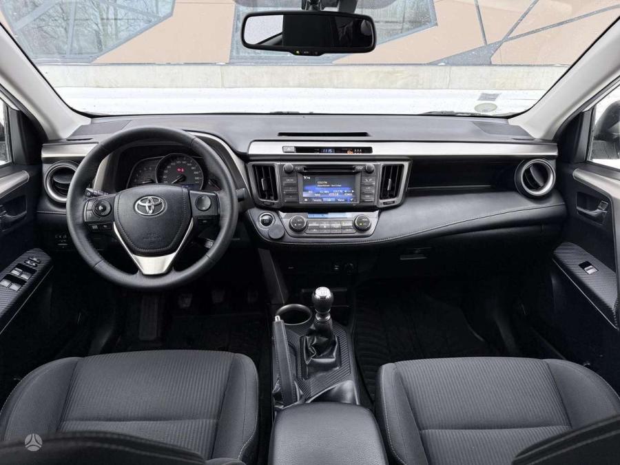 Balts Toyota RAV4 2015 Šauļi, ar dzinēja tilpumu 2.20 L un nobraukumu 234 tūkst. km par 10200 €, foto 29 vietnē AUTOMOTO.COM.LV