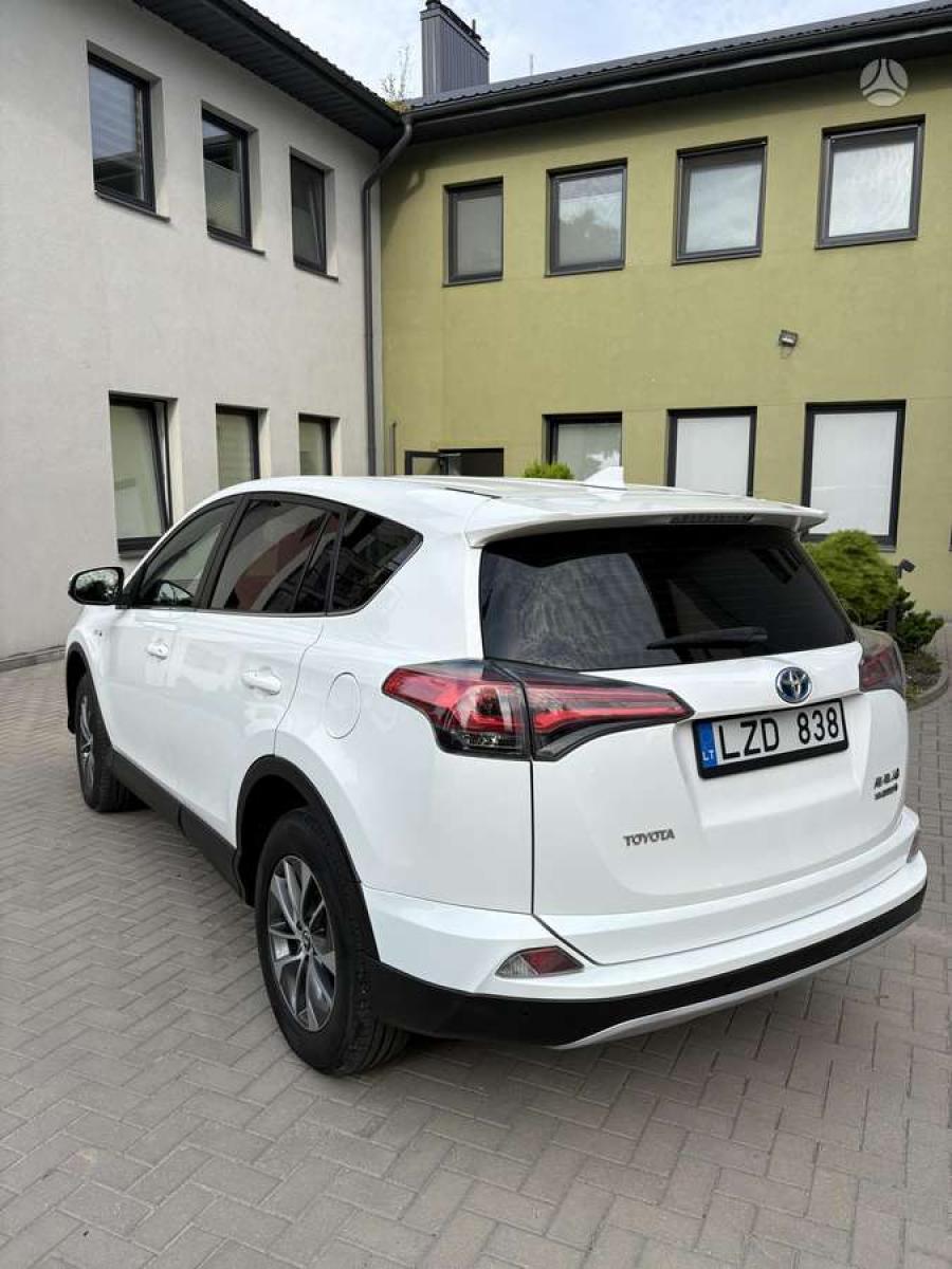 Balts Toyota RAV4 2016 Marijampole, ar dzinēja tilpumu 2.49 L un nobraukumu 247 tūkst. km par 15500 €, foto 3 vietnē AUTOMOTO.COM.LV