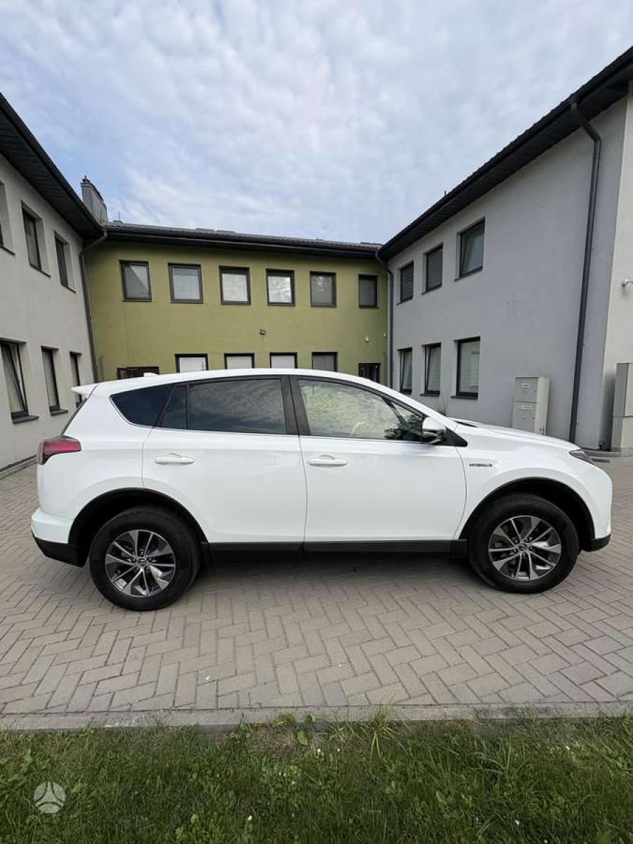 Balts Toyota RAV4 2016 Marijampole, ar dzinēja tilpumu 2.49 L un nobraukumu 247 tūkst. km par 15500 €, foto 4 vietnē AUTOMOTO.COM.LV