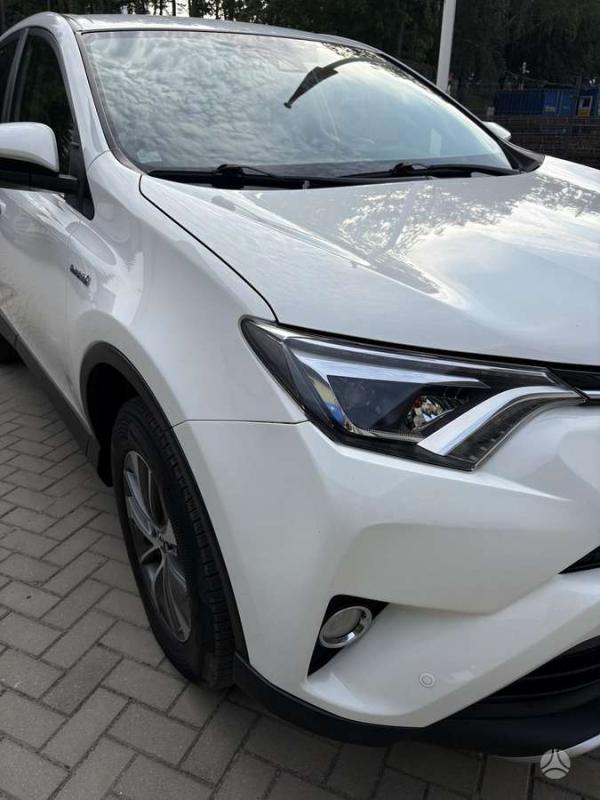 Toyota RAV4 2016 in Marijampole on AUTOMOTO.COM.LV White Toyota RAV4 2016 in Marijampole, with an engine capacity of 2.49 L and mileage of 247 thousand km for 15500 €, photo 7 on AUTOMOTO.COM.LV