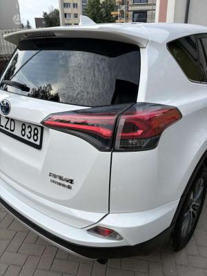 Balts Toyota RAV4 2016 Marijampole, ar dzinēja tilpumu 2.49 L un nobraukumu 247 tūkst. km par 15500 €, foto 8 vietnē AUTOMOTO.COM.LV