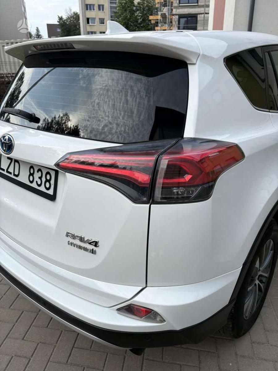 Balts Toyota RAV4 2016 Marijampole, ar dzinēja tilpumu 2.49 L un nobraukumu 247 tūkst. km par 15500 €, foto 8 vietnē AUTOMOTO.COM.LV