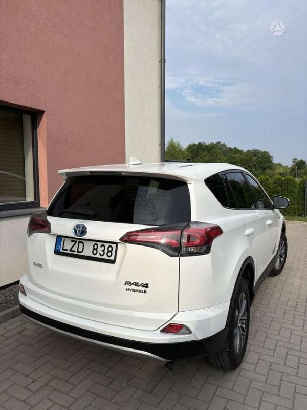 Toyota RAV4 2016 in Marijampole on AUTOMOTO.COM.LV White Toyota RAV4 2016 in Marijampole, with an engine capacity of 2.49 L and mileage of 247 thousand km for 15500 €, photo 10 on AUTOMOTO.COM.LV
