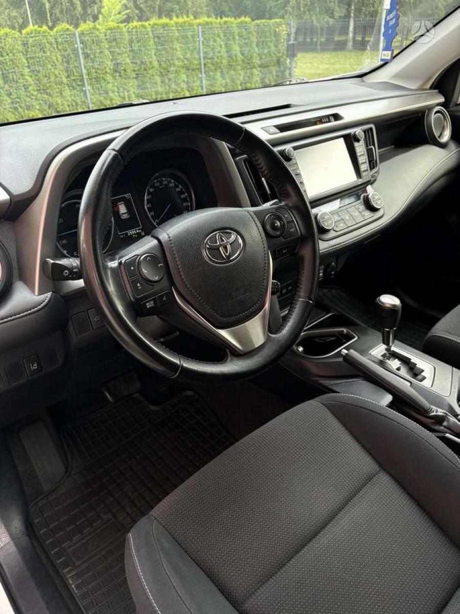 Balts Toyota RAV4 2016 Marijampole, ar dzinēja tilpumu 2.49 L un nobraukumu 247 tūkst. km par 15500 €, foto 13 vietnē AUTOMOTO.COM.LV