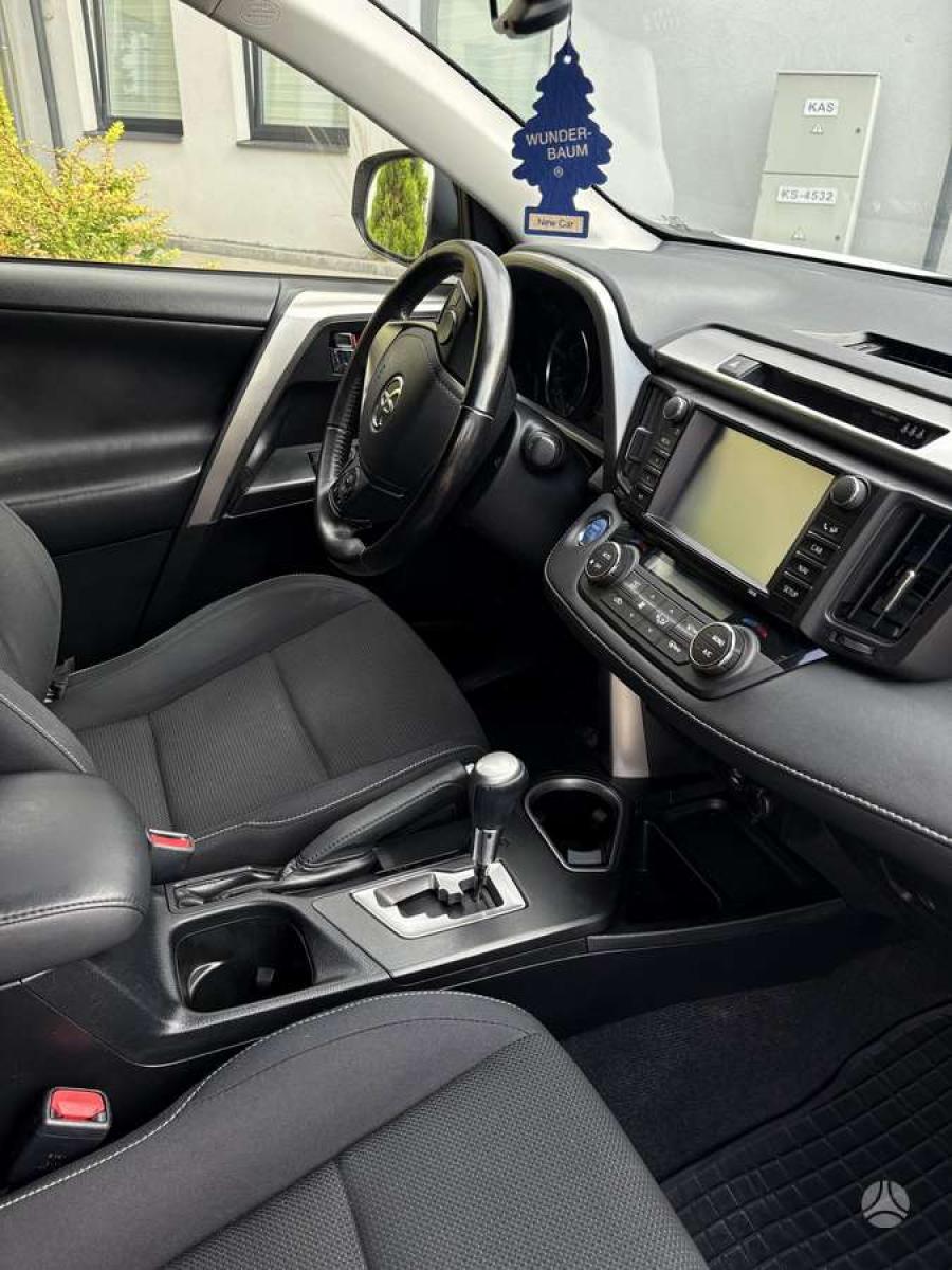 Balts Toyota RAV4 2016 Marijampole, ar dzinēja tilpumu 2.49 L un nobraukumu 247 tūkst. km par 15500 €, foto 17 vietnē AUTOMOTO.COM.LV