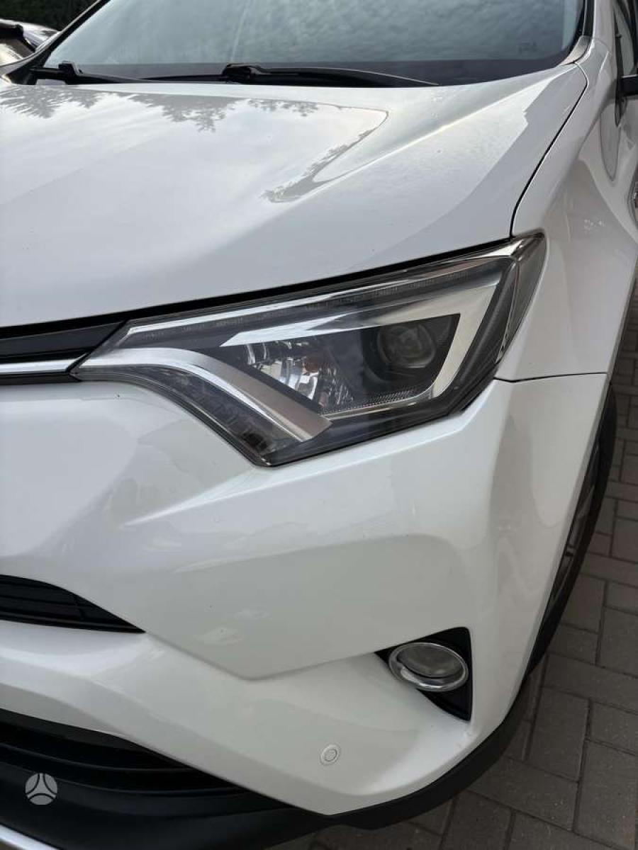 Balts Toyota RAV4 2016 Marijampole, ar dzinēja tilpumu 2.49 L un nobraukumu 247 tūkst. km par 15500 €, foto 23 vietnē AUTOMOTO.COM.LV