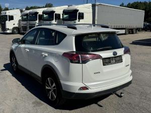 White Toyota RAV4 2017 in Siauliai, with an engine capacity of 2.00 L and mileage of 250 thousand km for 8100 €, photo 5 on AUTOMOTO.COM.LV
