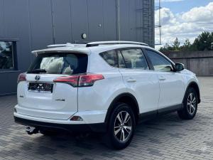 White Toyota RAV4 2017 in Siauliai, with an engine capacity of 2.00 L and mileage of 295 thousand km for 10200 €, photo 4 on AUTOMOTO.COM.LV