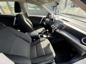 White Toyota RAV4 2017 in Siauliai, with an engine capacity of 2.00 L and mileage of 295 thousand km for 10200 €, photo 12 on AUTOMOTO.COM.LV