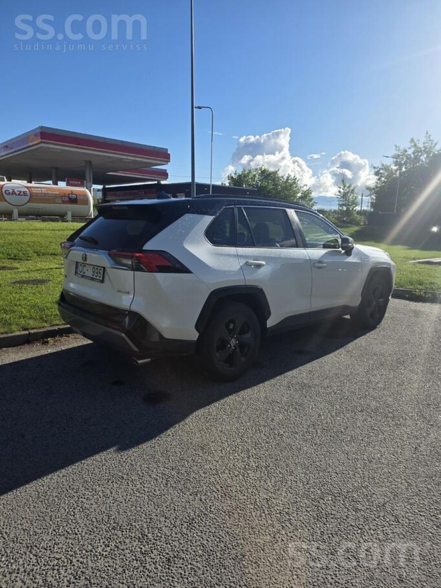 Balts Toyota RAV4 2019 Rīga, ar dzinēja tilpumu 2.50 L un nobraukumu 177 tūkst. km par 23350 €, foto 3 vietnē AUTOMOTO.COM.LV