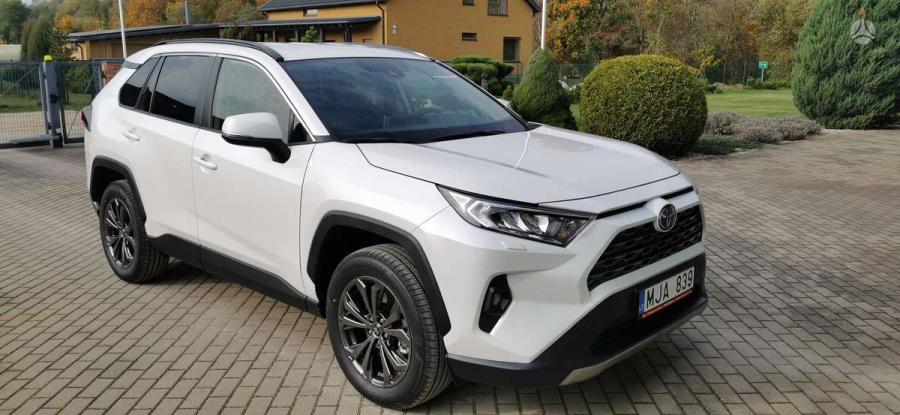 Balts Toyota RAV4 2022 Ukmergė, ar dzinēja tilpumu 2.50 L un nobraukumu 87 tūkst. km par 27200 €, foto 1 vietnē AUTOMOTO.COM.LV