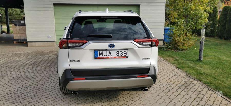 Balts Toyota RAV4 2022 Ukmergė, ar dzinēja tilpumu 2.50 L un nobraukumu 87 tūkst. km par 27200 €, foto 4 vietnē AUTOMOTO.COM.LV