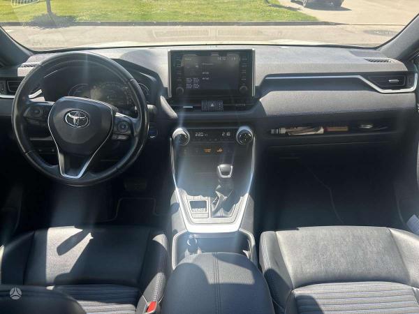 Balts Toyota RAV4 2021 Viļņa, ar dzinēja tilpumu 2.49 L un nobraukumu 176 tūkst. km par 26800 €, foto 5 vietnē AUTOMOTO.COM.LV