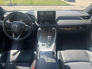 White Toyota RAV4 2021 in Vilnius, with an engine capacity of 2.49 L and mileage of 176 thousand km for 26800 €, photo 6 on AUTOMOTO.COM.LV