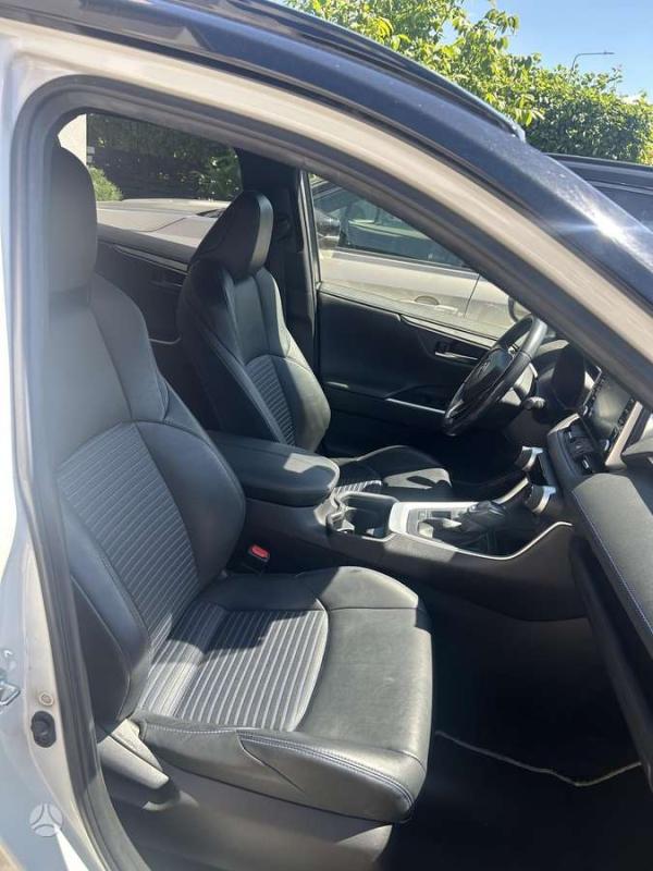 Balts Toyota RAV4 2021 Viļņa, ar dzinēja tilpumu 2.49 L un nobraukumu 176 tūkst. km par 26800 €, foto 6 vietnē AUTOMOTO.COM.LV