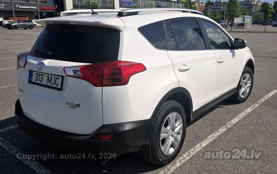 White Toyota RAV4 2013 in Tallinn, with an engine capacity of 2.00 L and mileage of 69 thousand km for 12300 €, photo 5 on AUTOMOTO.COM.LV