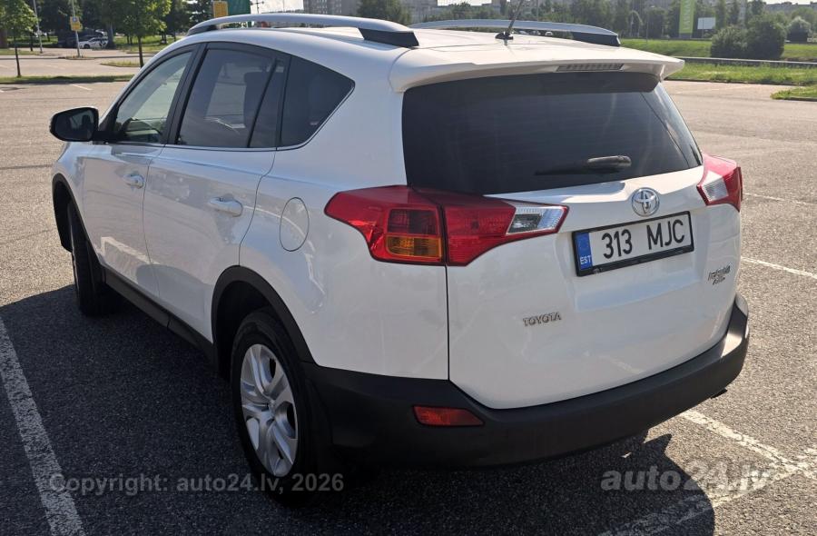 White Toyota RAV4 2013 in Tallinn, with an engine capacity of 2.00 L and mileage of 69 thousand km for 12300 €, photo 6 on AUTOMOTO.COM.LV