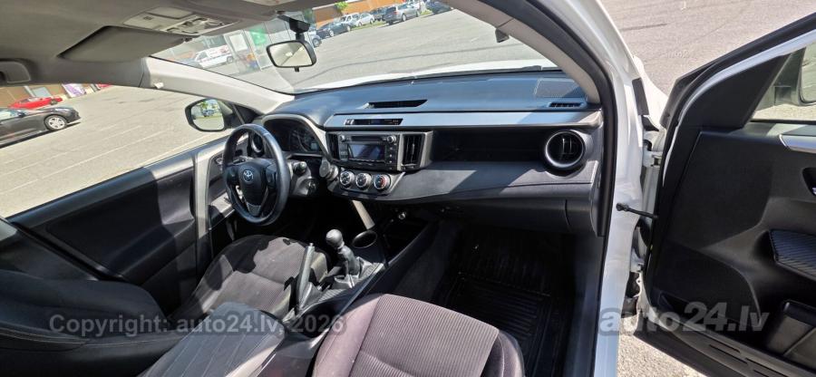 White Toyota RAV4 2013 in Tallinn, with an engine capacity of 2.00 L and mileage of 69 thousand km for 12300 €, photo 9 on AUTOMOTO.COM.LV