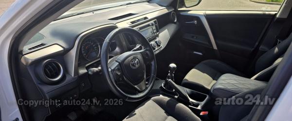 White Toyota RAV4 2013 in Tallinn, with an engine capacity of 2.00 L and mileage of 69 thousand km for 12300 €, photo 9 on AUTOMOTO.COM.LV