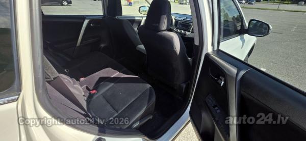 White Toyota RAV4 2013 in Tallinn, with an engine capacity of 2.00 L and mileage of 69 thousand km for 12300 €, photo 10 on AUTOMOTO.COM.LV