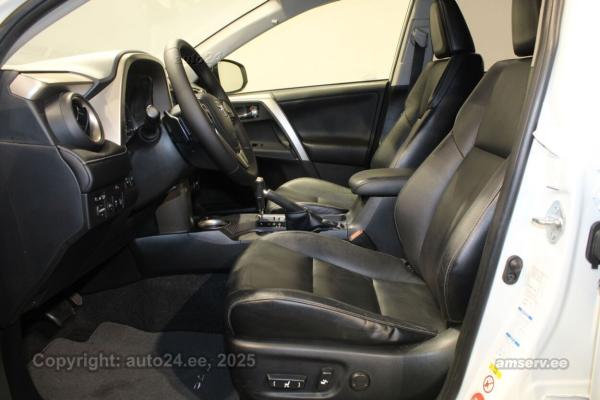 Balts Toyota RAV4 2014 Tallina, ar dzinēja tilpumu 2.00 L un nobraukumu 196 tūkst. km par 12990 €, foto 11 vietnē AUTOMOTO.COM.LV